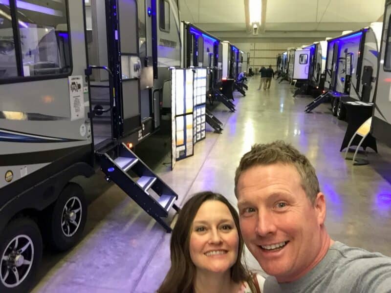 FLASH REVIEW! Pittsburgh RV Show - Road Trip Tails
